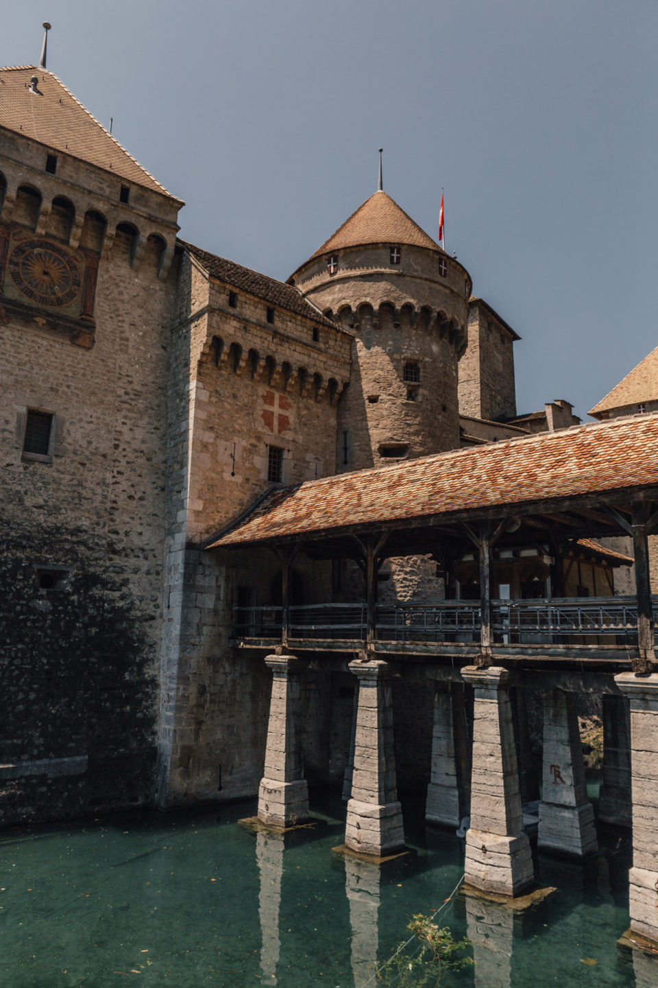 Chateau de Chillon: poznejte nejzachovalejší hrad Švýcarska | Scout and ...